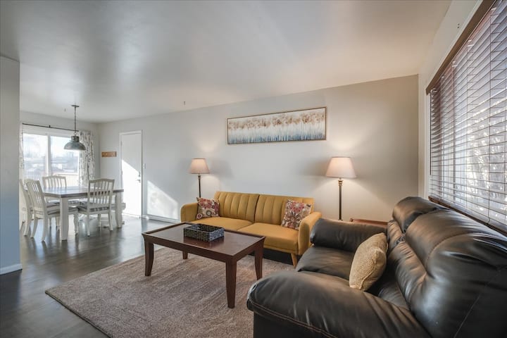 Spacious 3 Bedroom Laramie Home! - Laramie, WY