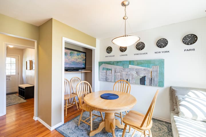 1 Queen Bedroom In Cozy Home With Parking Included - Surrey