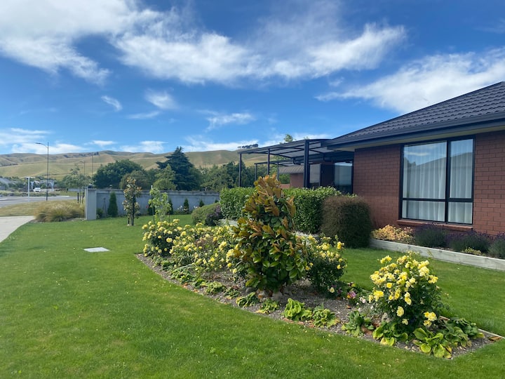Modern Home At The Wither Hills - Blenheim