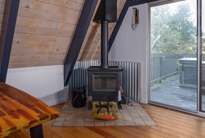 Cozy Retreat W/hot Tub+fire Pit+ Ac+games+ev+bbq - Lake Arrowhead, CA