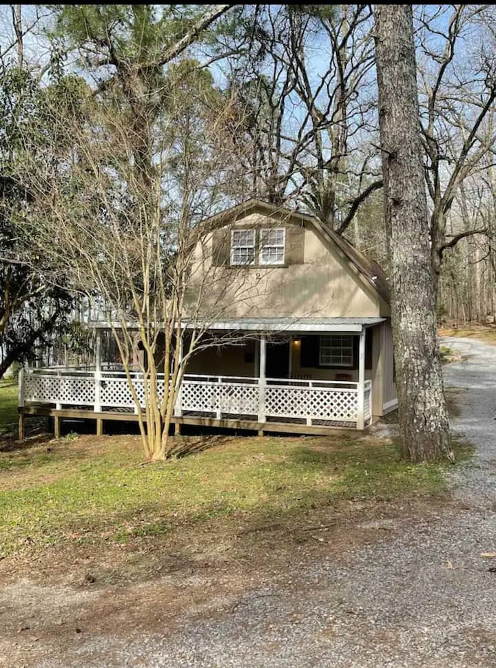 Catfish Cabin - Scottsboro, AL