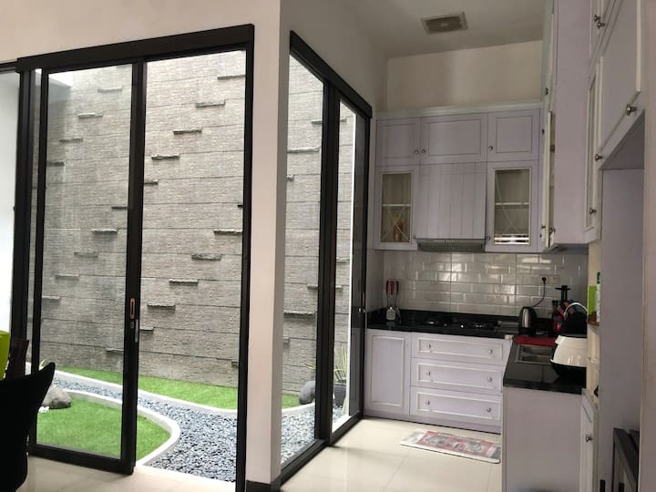 The Green Home New Spacious 4-br - Surabaya