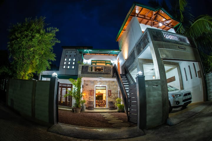 Villa Serendipity-upstairs 03 Br - Hikkaduwa