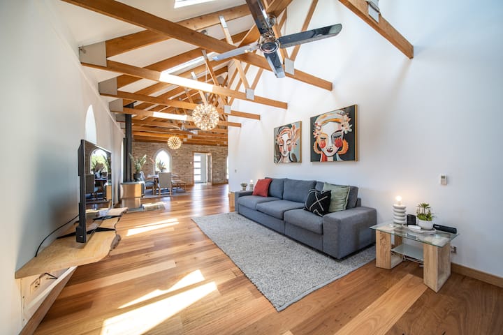 Pethick House: Estate Amongst The Vineyards - McLaren Vale