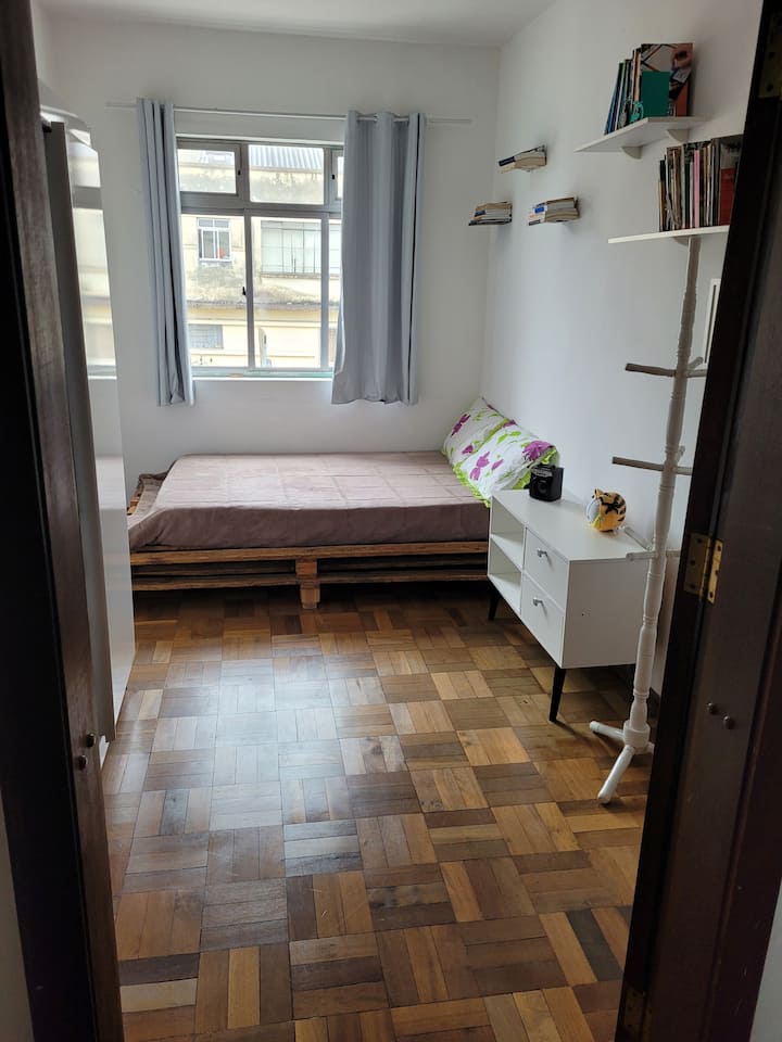 Quarto Em Apartamento No Rebouças Próximo A Tudo - Curitiba