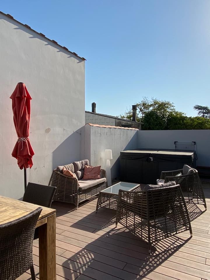 Tres Belle Villa Rénovée Avec Spa, En Centre Ville - La Faute-sur-Mer