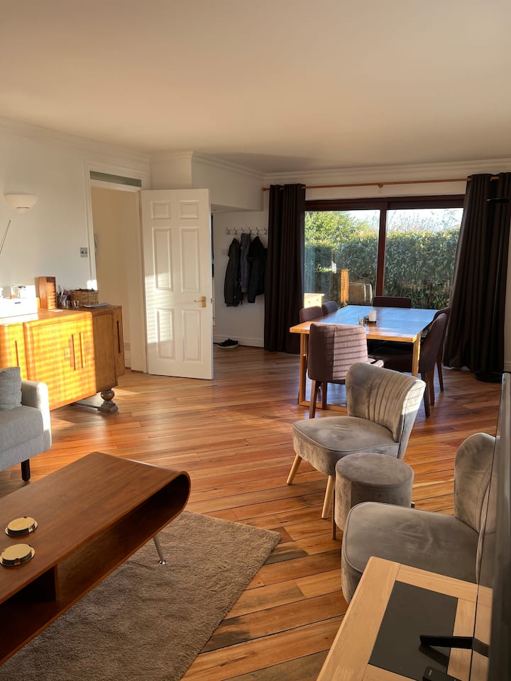Spacious Modern Flat - 2 Bed Central With Parking - Falmouth