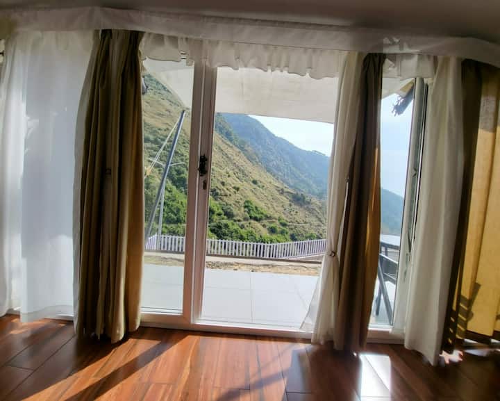 Luxury Swiss King Cottage - Barot