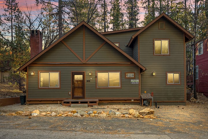 The Great Winter Escape + Hot Tub + Game Room - Big Bear Lake, CA