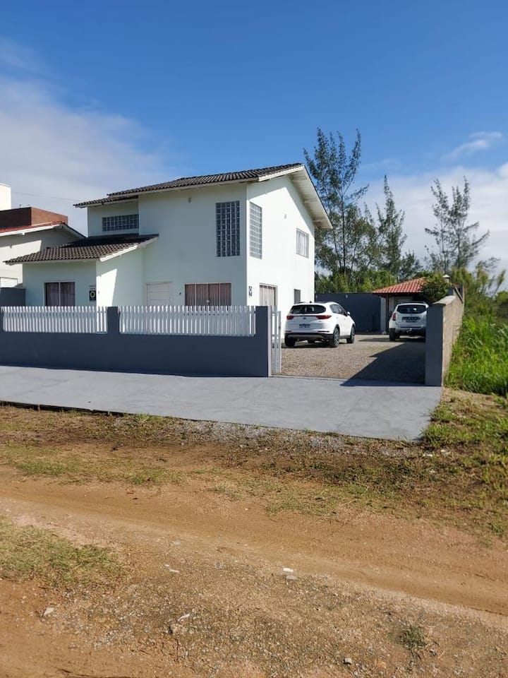 Lindo Sobrado Próximo A Praia - Laguna