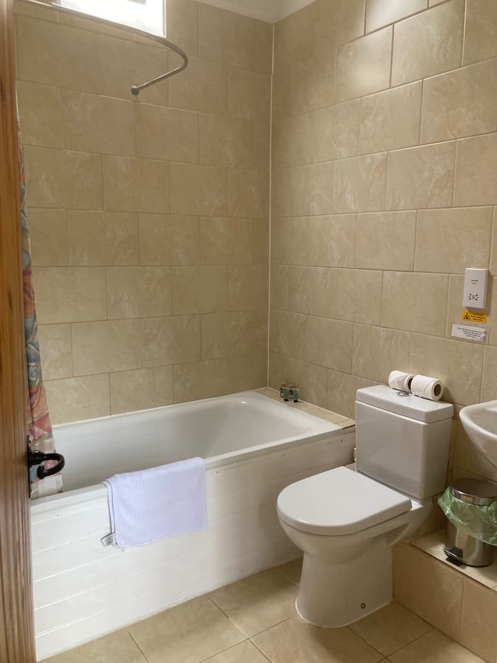 Cosy, 1 Bedroom Barn Conversion - Shere