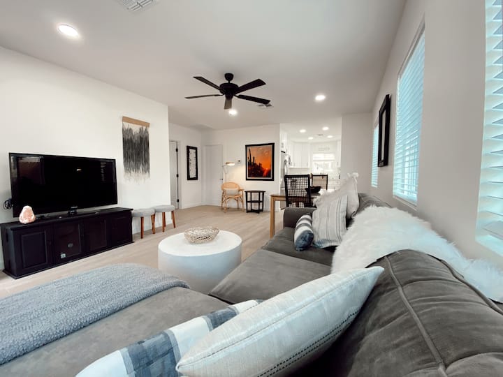 New 3 Bedroom Desert Sanctuary With Private Yard - Phoenix