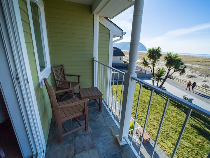 Oceanfront Queen W/balcony - Cannon Beach, OR