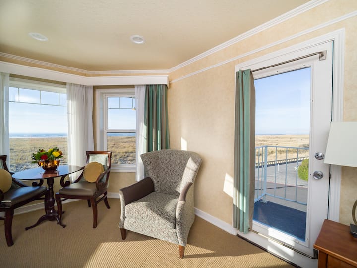 Oceanfront King W/side Balcony - Cannon Beach, OR