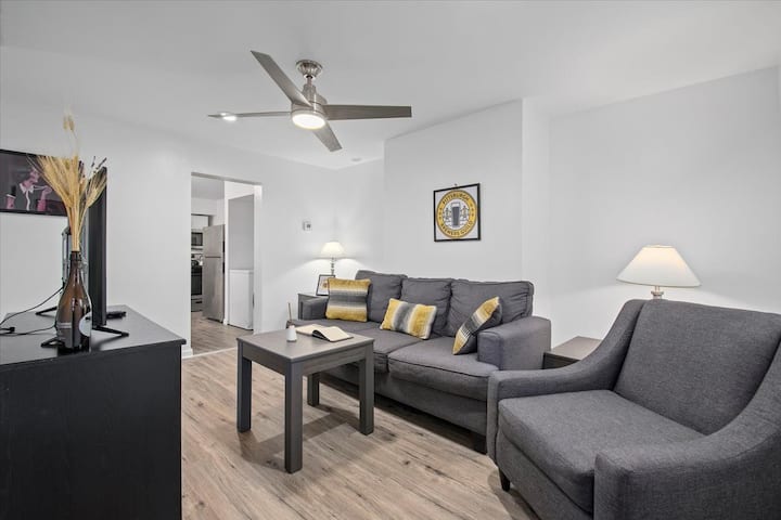 East Allegheny Apartment | Driveway Parking! - Bellevue, PA