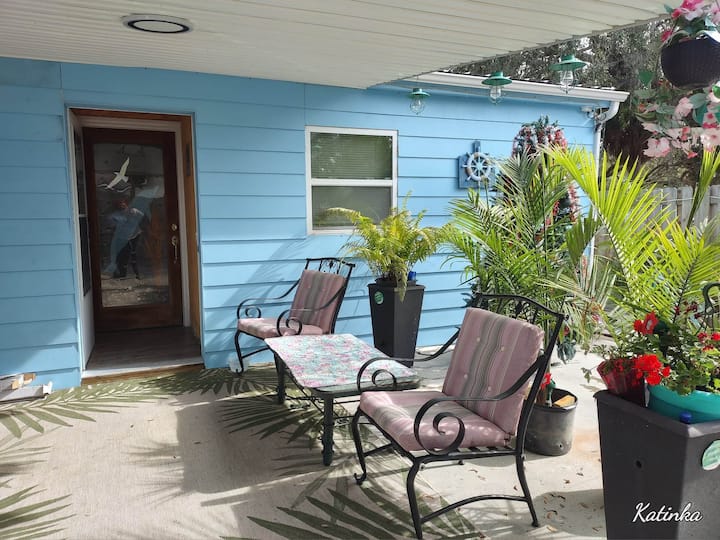 Cozy Place 8 Min Drive From Clearwater Beach - Dunedin, FL