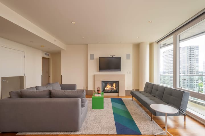 Luxury Condo, 30+ Floor Suite Deluxe - Bellevue, WA