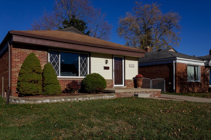 Home In Allen Park - Dearborn, MI