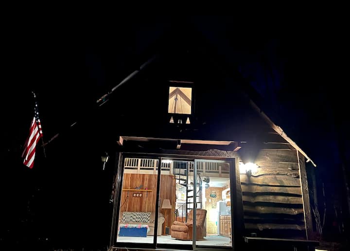 Rustic Retreat On The Betsie River - Thompsonville, MI