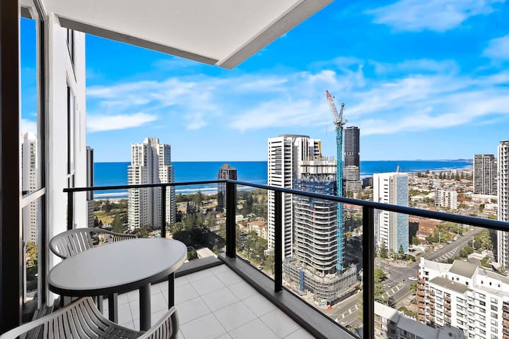Spacious Dual-ensuites Apartment W/coastaline View - Broadbeach