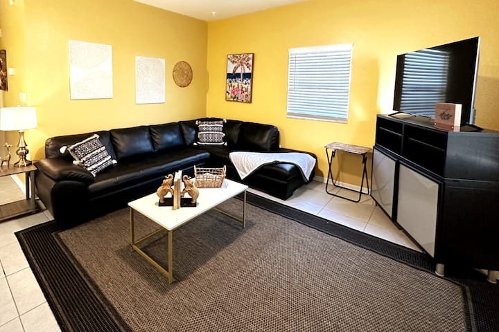 Cozy 2 Br Downtown Bungalow - Gainesville, FL