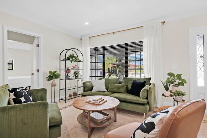 Gracious Gables: Spacious 4br/4ba In Heart Of Mia - Coral Gables