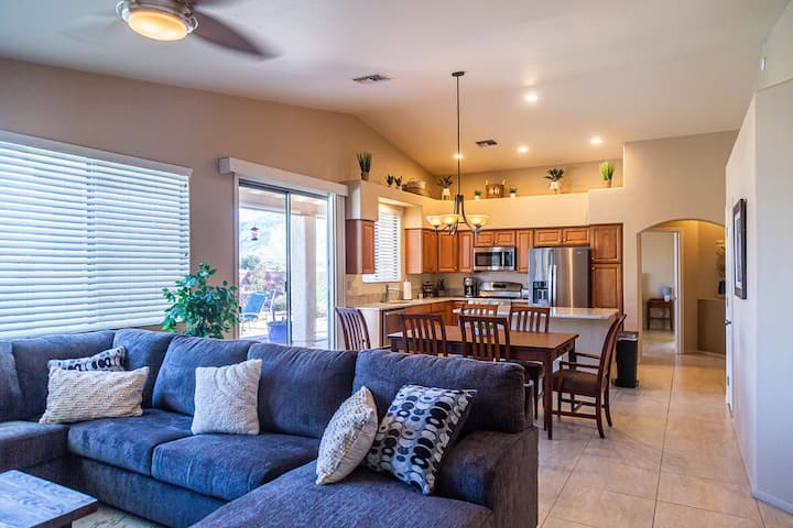 Mountain View Beauty With Pool - Oro Valley, AZ