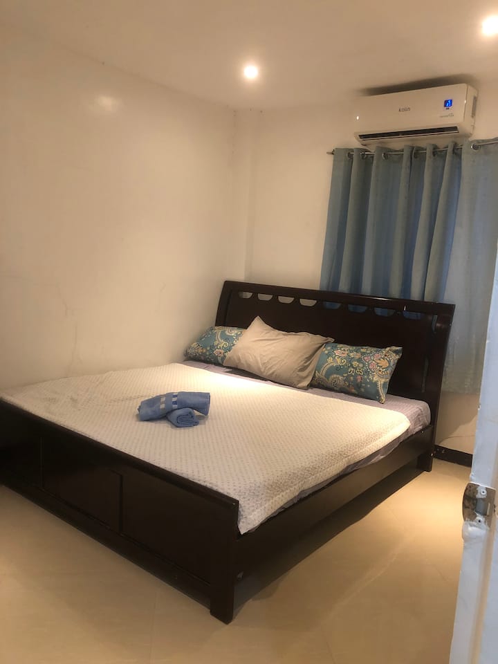 3 Bedroom Home W Free Parking On Premises - Bacolod
