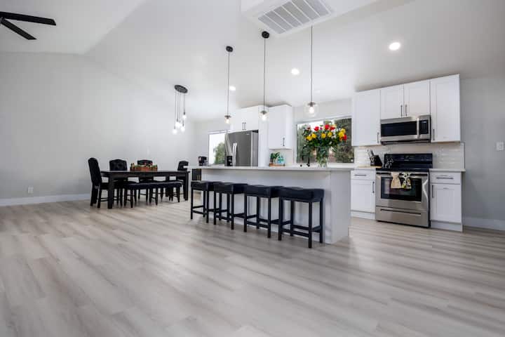 Modern Upscale Vegas Oasis Home W/sparkling Pool - ラス・ベガス・ストリップ, NV