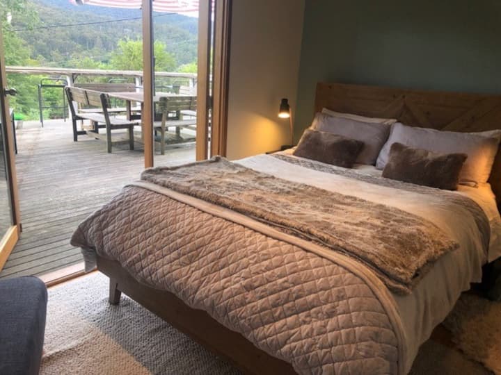 Little Joe Lodge, Amazing Views! - Warburton