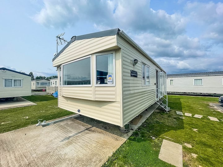 Superb Caravan With Wifi Nearby Clacton Ref 27922s - Clacton-on-Sea
