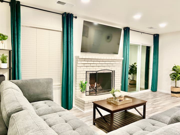 Renovatedhouse~fireplace~bbq Grill~sequoiapark - Visalia, CA