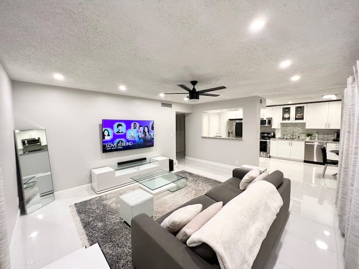 High End Luxury Condo Located In Ft. Lauderdale - Sunrise, FL