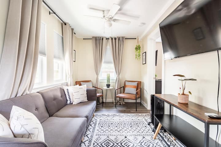 Walk Downtown, Charming 2 Bdrm Retreat W Balcony - St. Augustine, FL