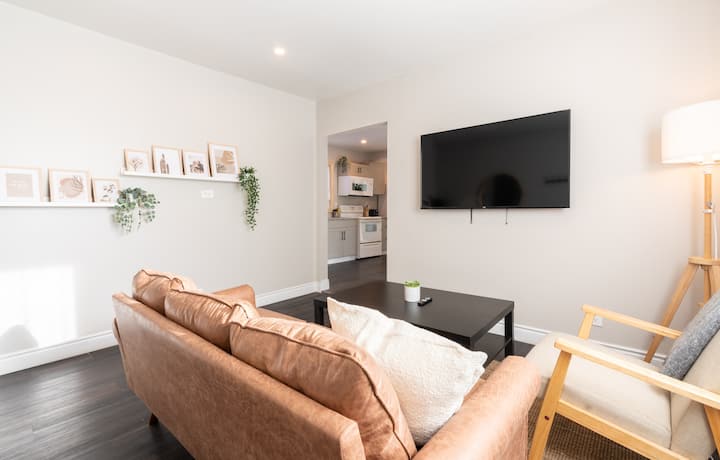 Stylish 3 Bed Home Near Dtown Ideal For Long Stays - Windsor