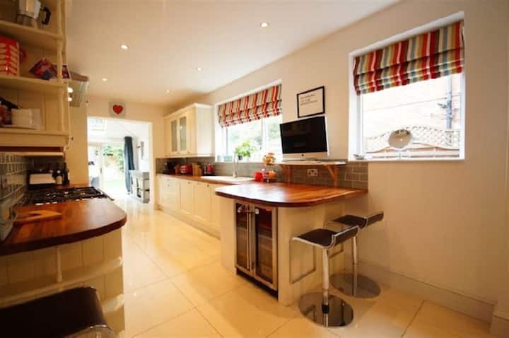 3 Bed Home Within Walking Distance Of Cathedral - Lincoln