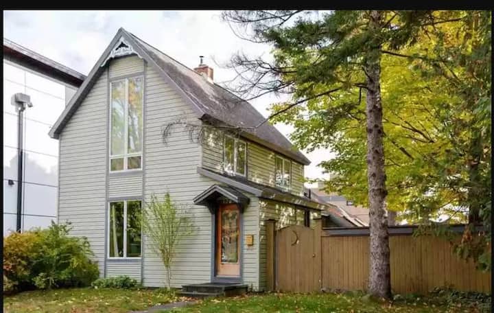 Dt Tc Gem! - 4 Exterior Parking Spaces & Sleeps 7! - Traverse City, MI