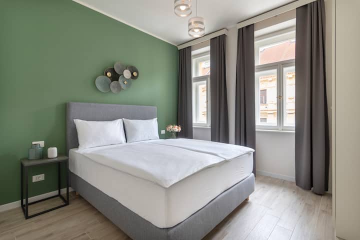 Dwellfort | Luxury, Cozy And Spacious Apartment - Praga
