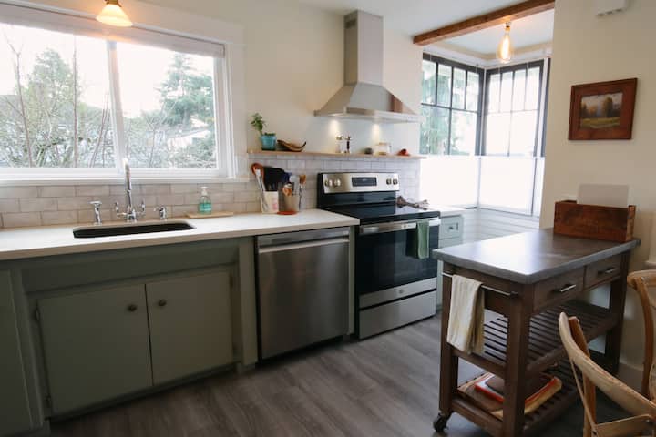 1912 Historic Craftsman • 5bd • A/c • Dogs • Ev - Seattle, WA