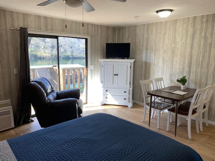 Upstairs Bedroom Unit - 10,11,12,14 - Rockaway Beach, MO