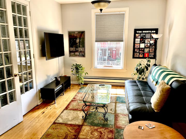 $75 A Night! Best Location In The Plateau - Montreal