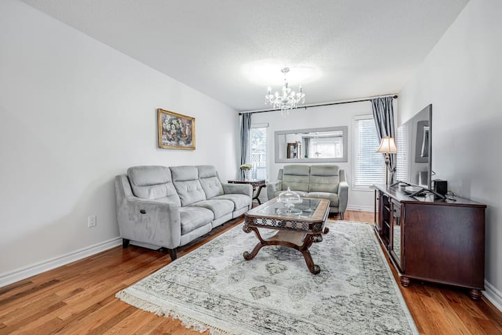 Private Room W/queen Bed & Desk - Vaughan