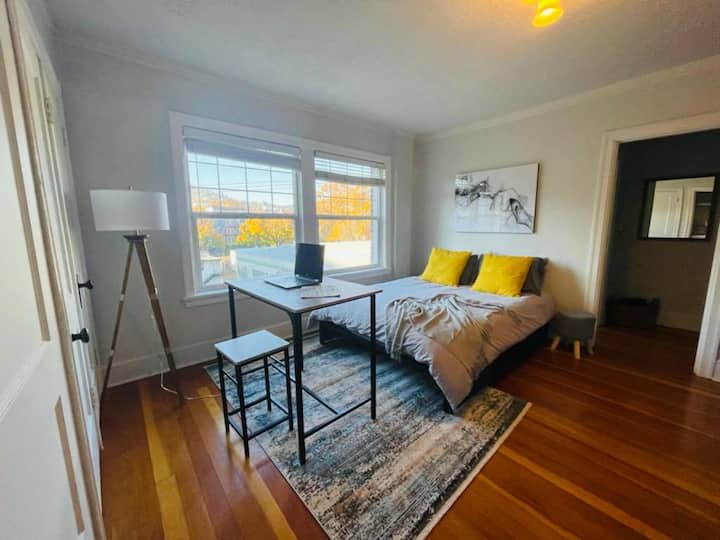 Soulful Vintage Studio, Steps From Portland’s Best - Portland, OR