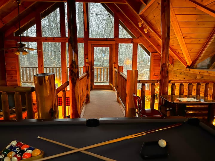 Great Location! Kbed + Loft W/q-hottub/pool Table - Gatlinburg, TN