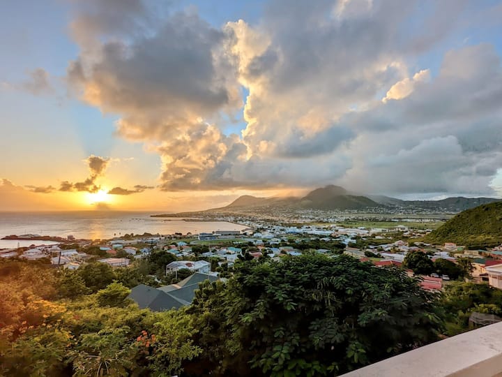 Luxury 2b Apartment With Stunning View - San Cristóbal y Nieves