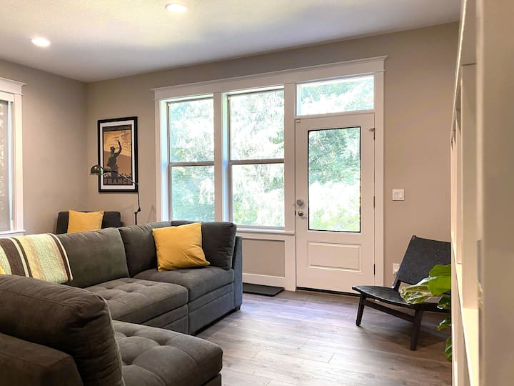 A Modern Sanctuary In Woodland Garden - Tigard, OR