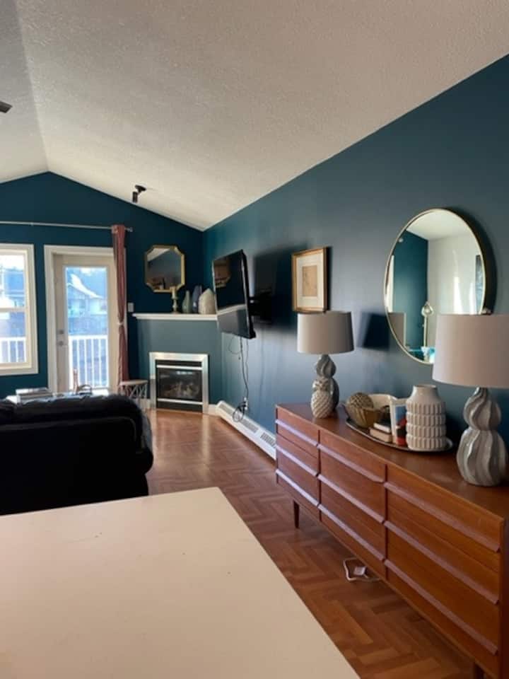 Trendy, Unique & Centrally Located Inglewood Condo - Calgary