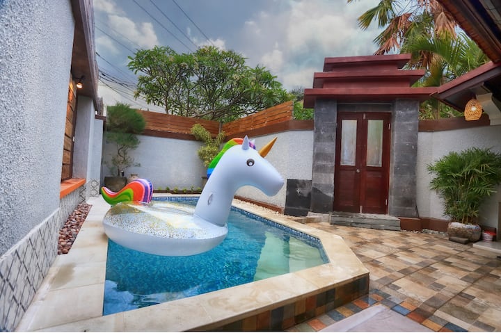 "De Gani No.01: Intimate Villa With Private Pool" - Kuta