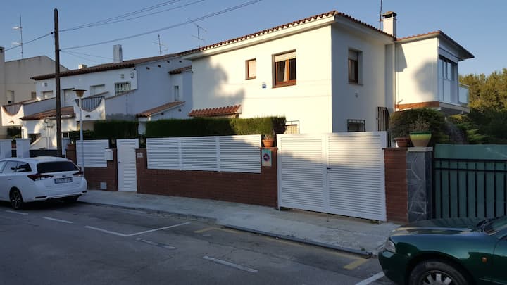 Big House With A Huge Garden - Calafell