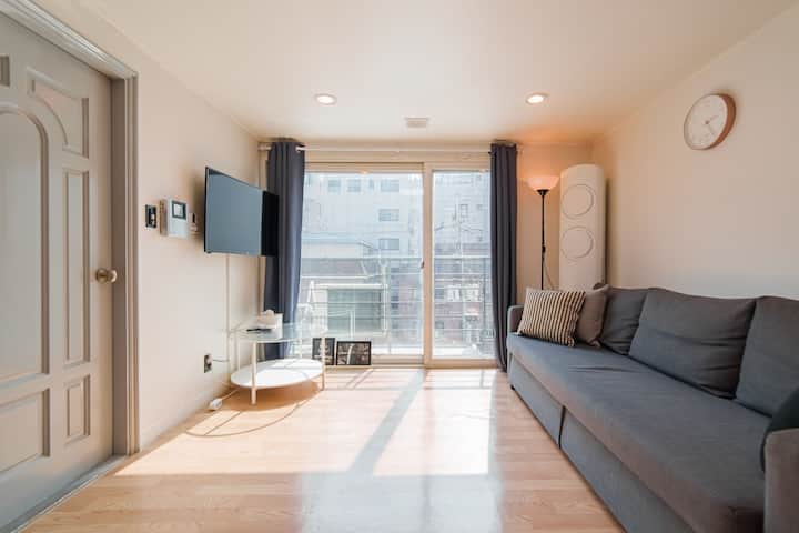 Hongdae 30seconds Station! Max8ppl - Seoul